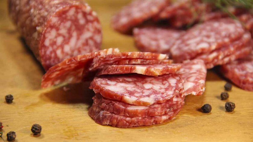 Salami 101: información nutricional, beneficios y preocupaciones